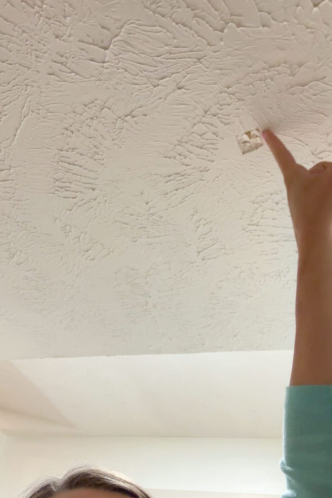 How to Touch Up Ceiling Paint Without Repainting the Whole Thing ...