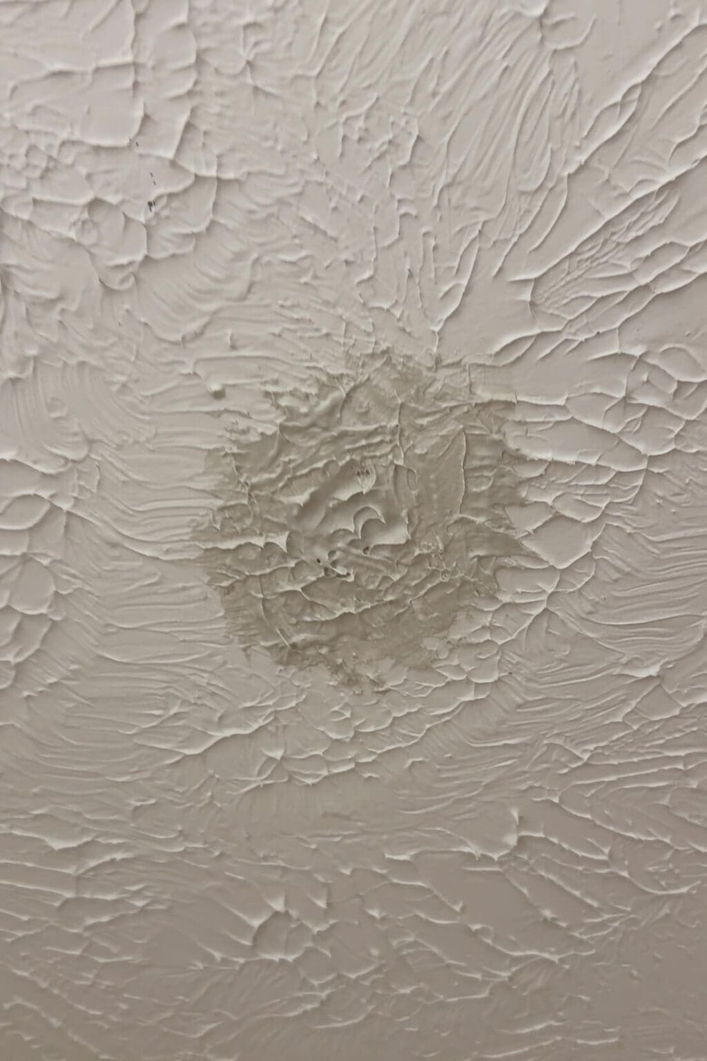 How to Touch Up Ceiling Paint Without Repainting the Whole Thing ...