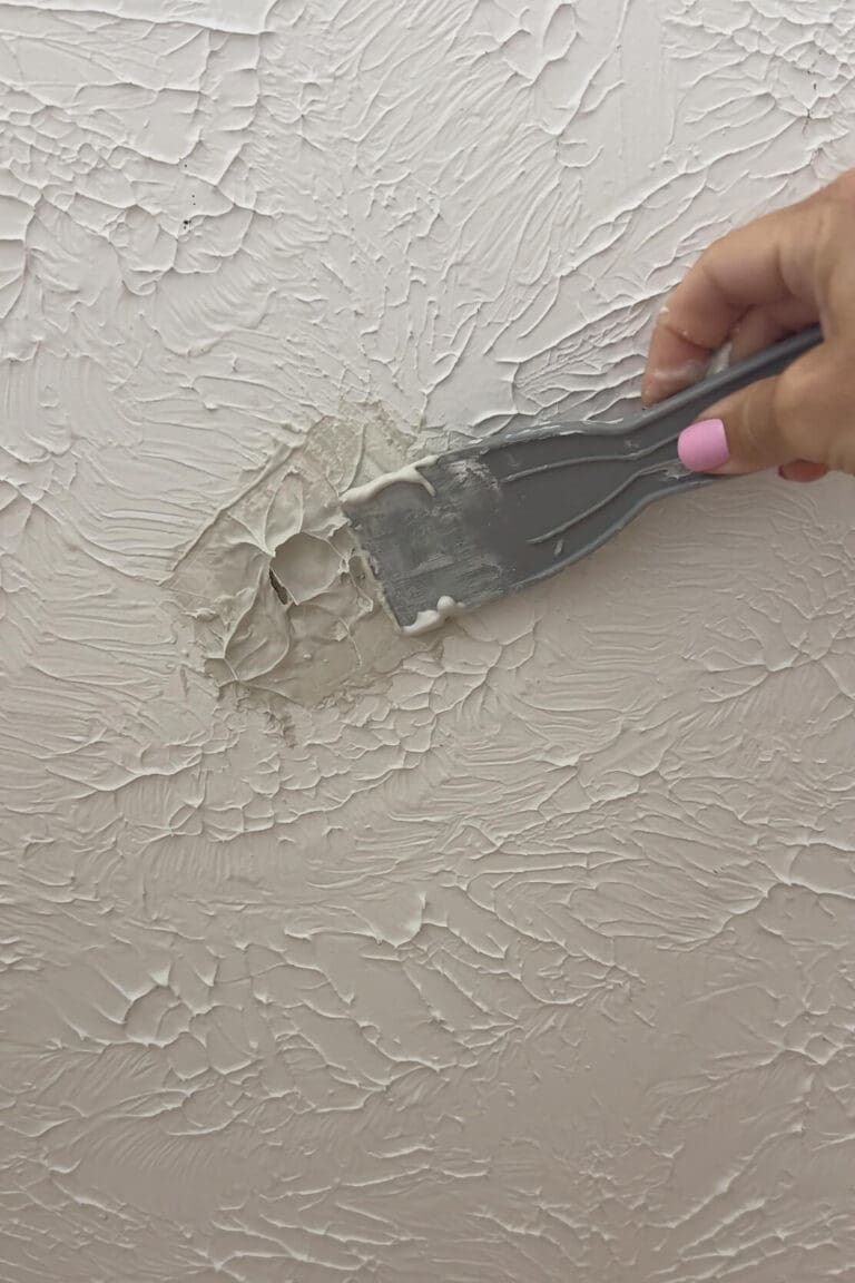 How to Touch Up Ceiling Paint Without Repainting the Whole Thing ...