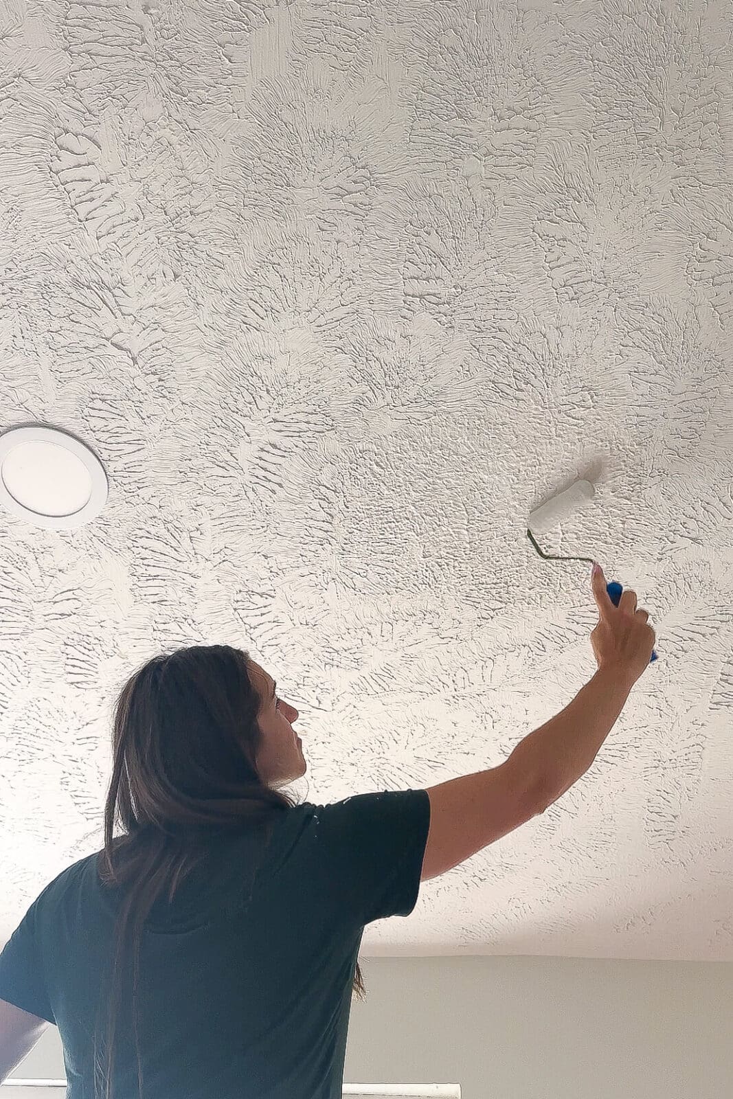 How to Touch Up Ceiling Paint Without Repainting the Whole Thing ...