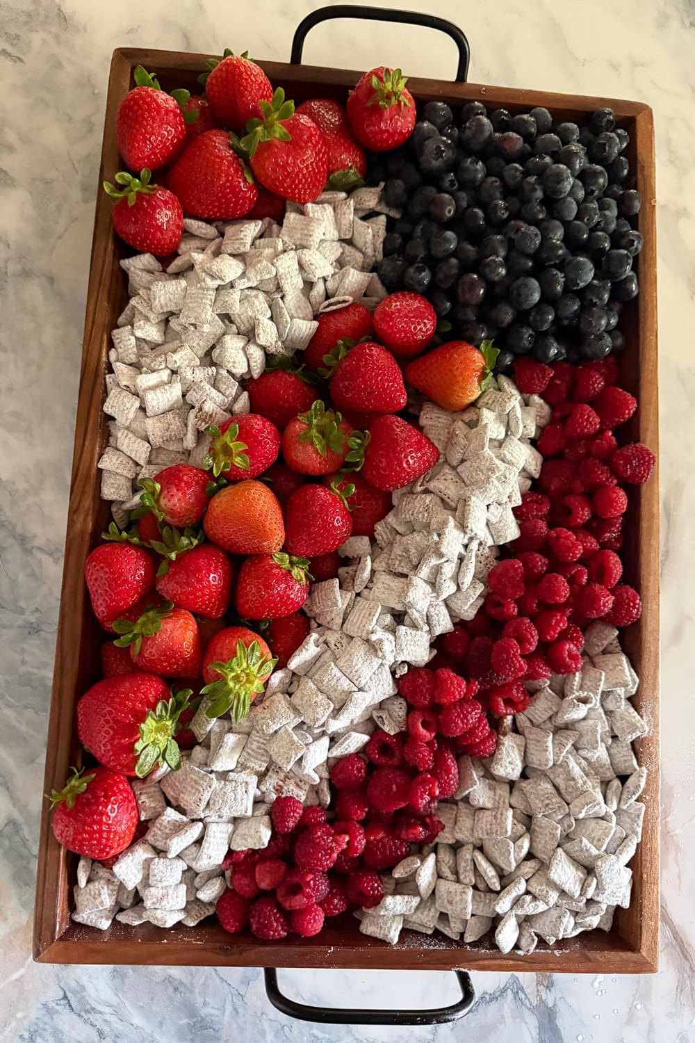 Easy Patriotic Fruit Tray for Summer Parties | Crystel Montenegro Home