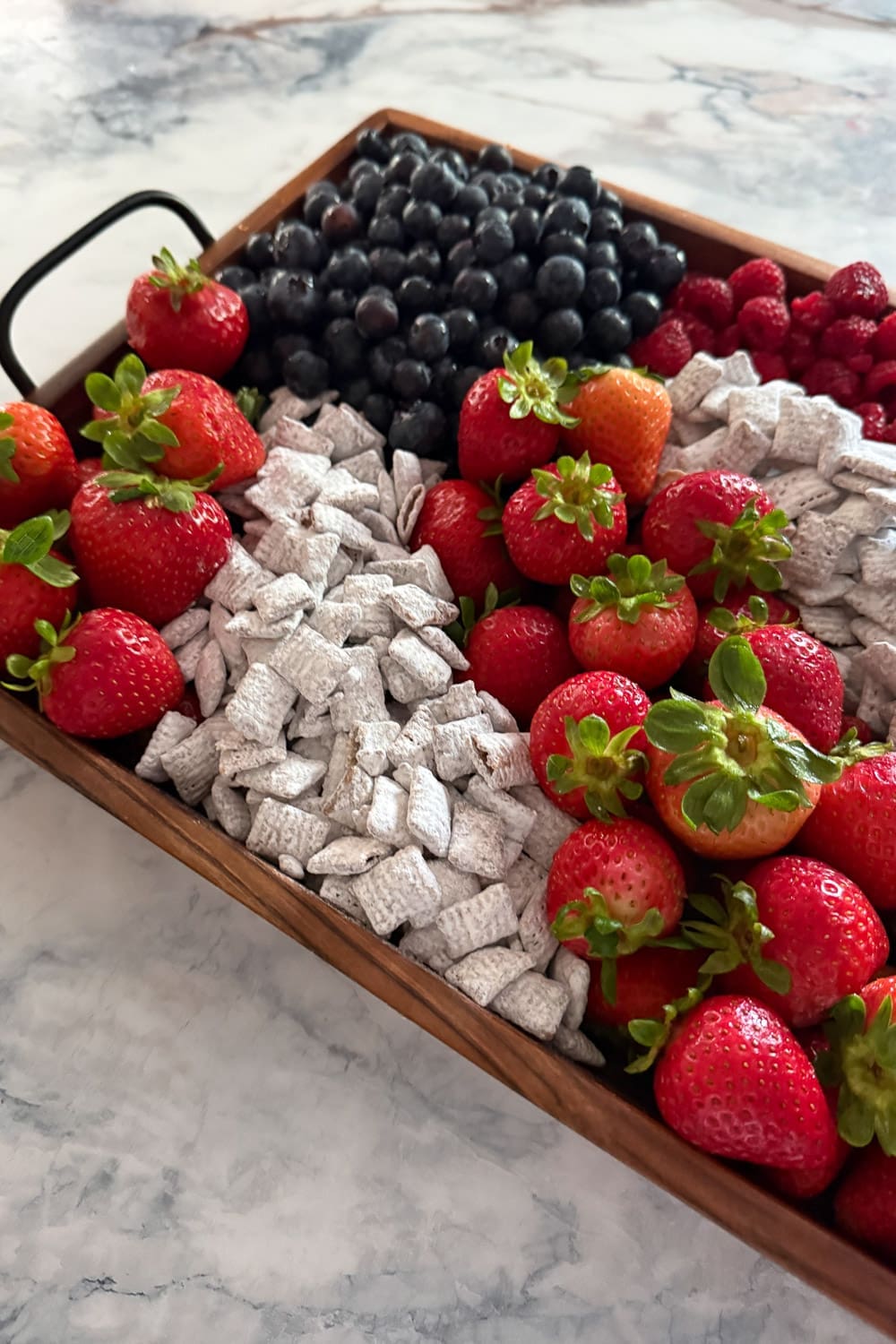 Easy Patriotic Fruit Tray for Summer Parties | Crystel Montenegro Home